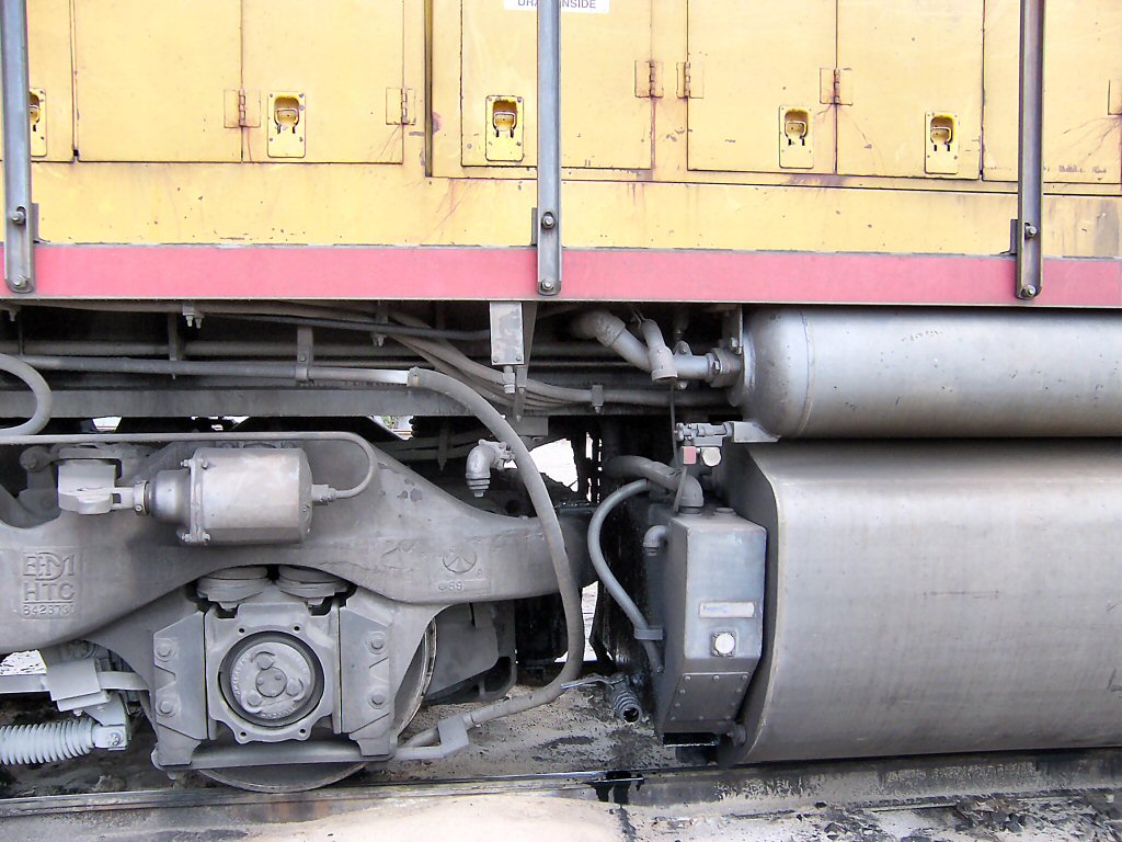 UP 2231 truck/fuel tank closeup
